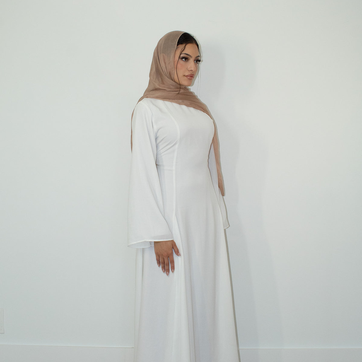 Aidah Tie Back Dress - White – MODEST ESSENTIALS US
